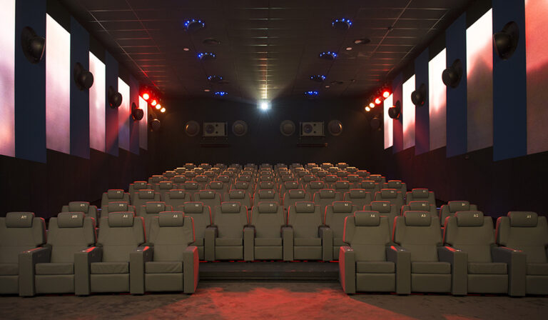 Ocine inaugura la primera sala inmersiva Ice Theaters de España